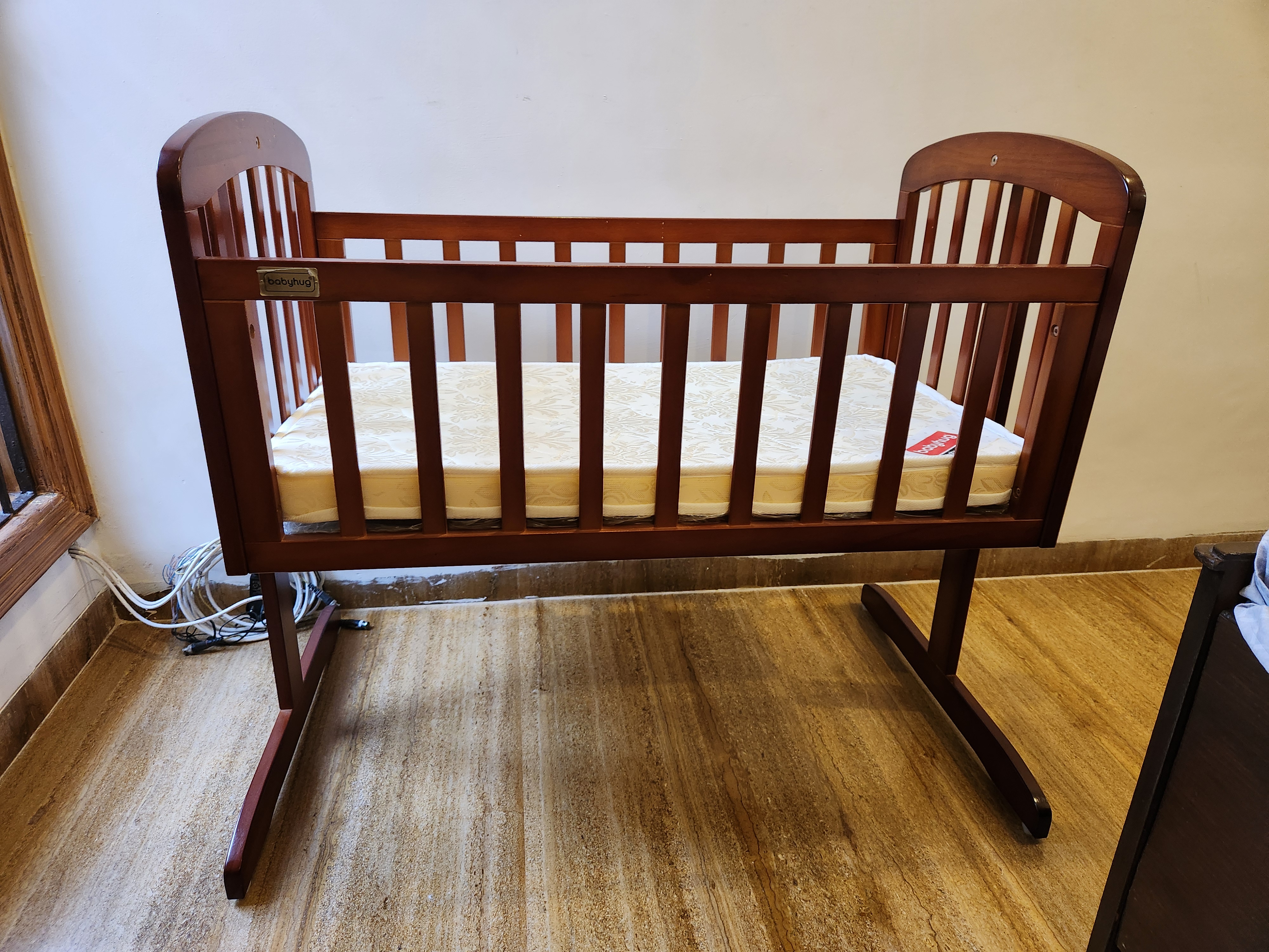 Preowned Babyhug crib | Second Hugs