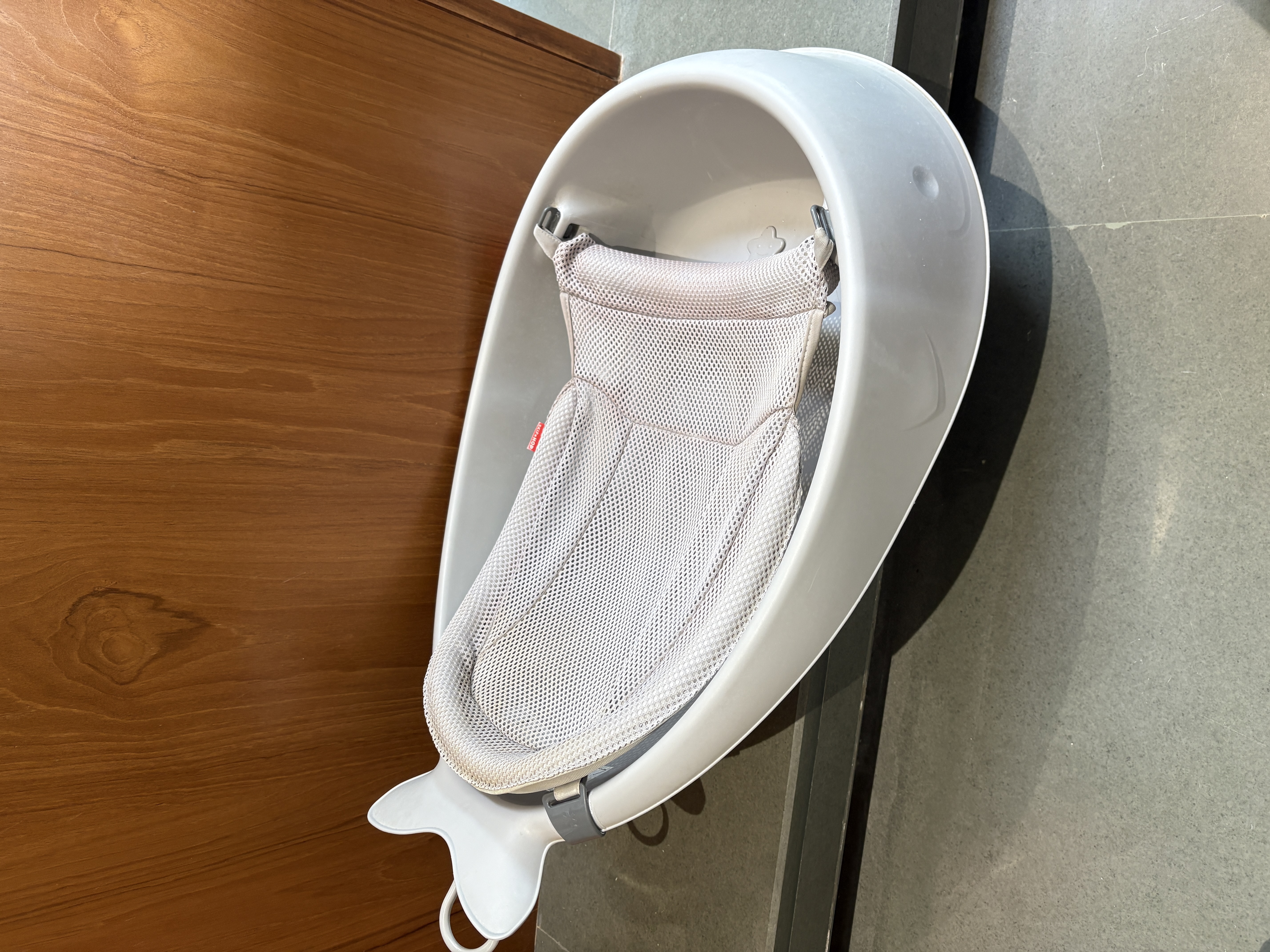 Preowned Skip Hop Baby Bath Tub with Mesh Sling & Drain Plug | Second Hugs