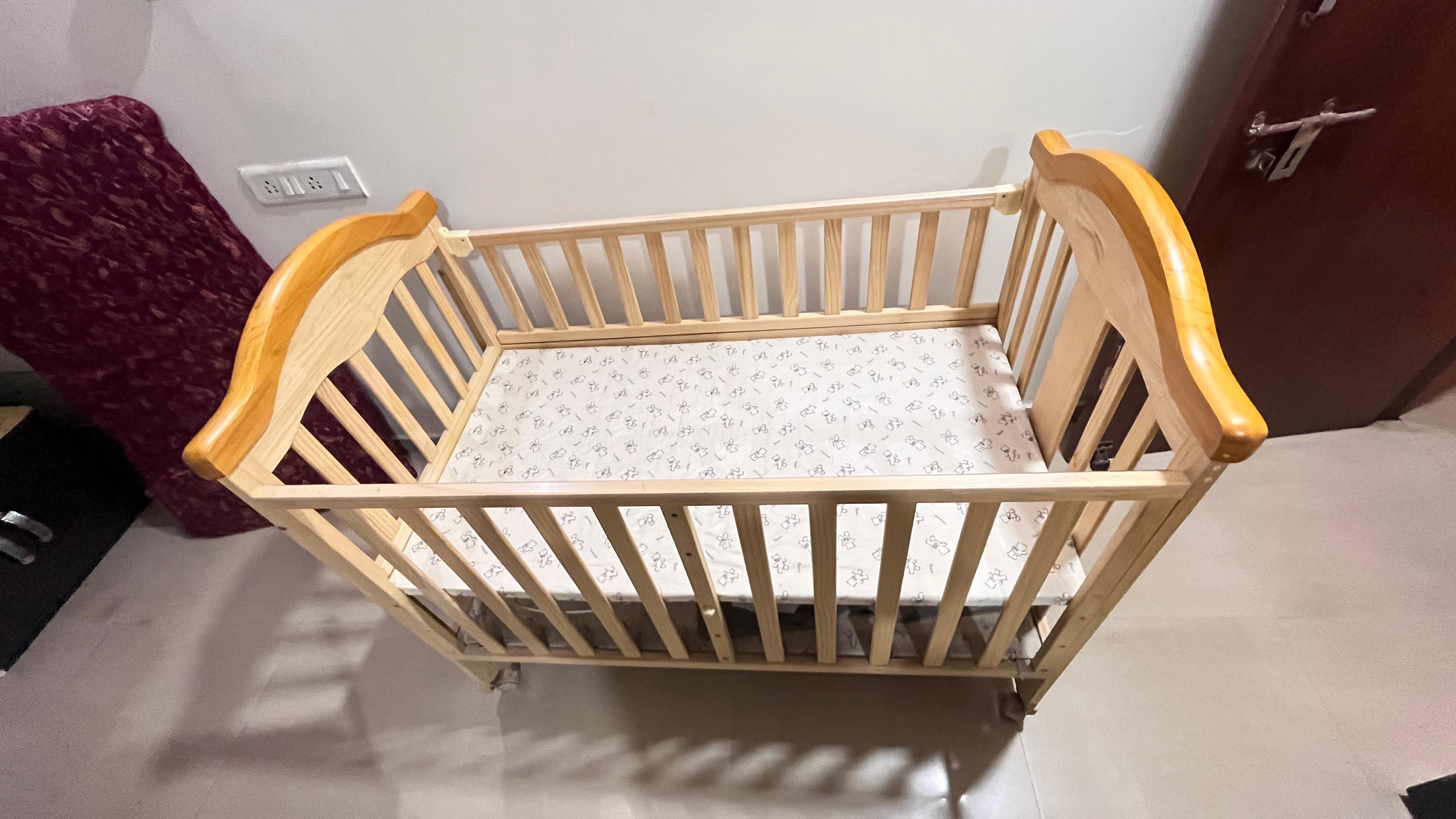 Preowned LUVLAP BABY CRADDLE | Second Hugs